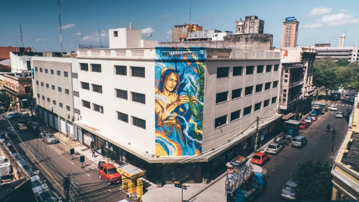 Juan Valdez regala un mural al centro de Asunción